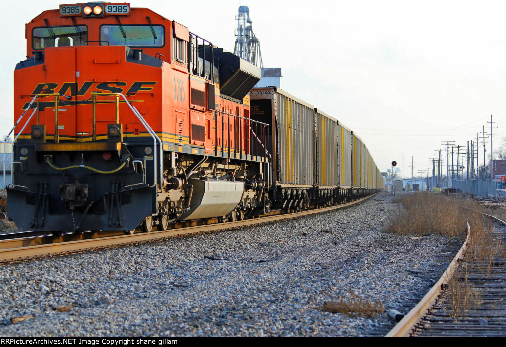 BNSF 9385 works dpu on A SB coal load at Dusk.